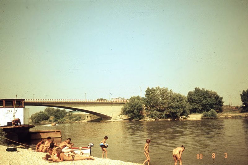 Komáromi strandolók a múlt században – Szia Komárom